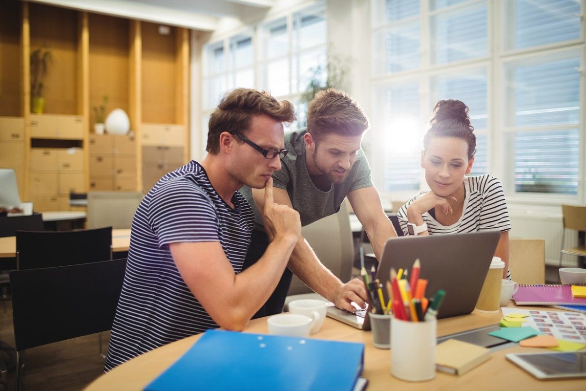 What Exactly is an Internet Cafe or Cyber Cafe? (2022 Update)